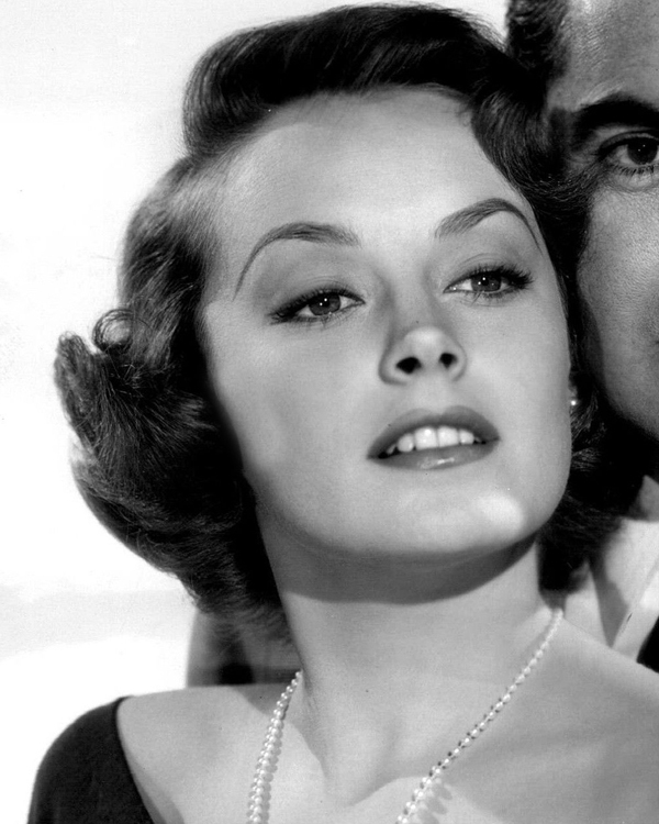 Victoria Shaw - Golden Globes