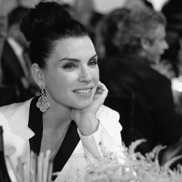 5 Things You Need to Know: Julianna Marguilies (THE GOOD WIFE) - Golden ...